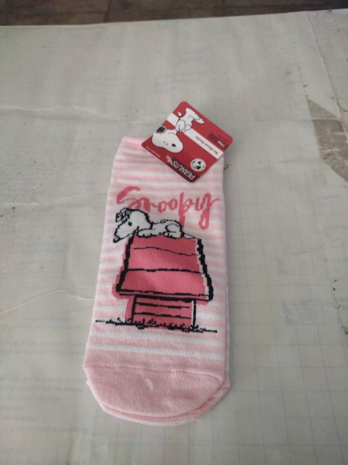 Women's Socks Peanuts Snoopy Brand Size 4-10 NWT!