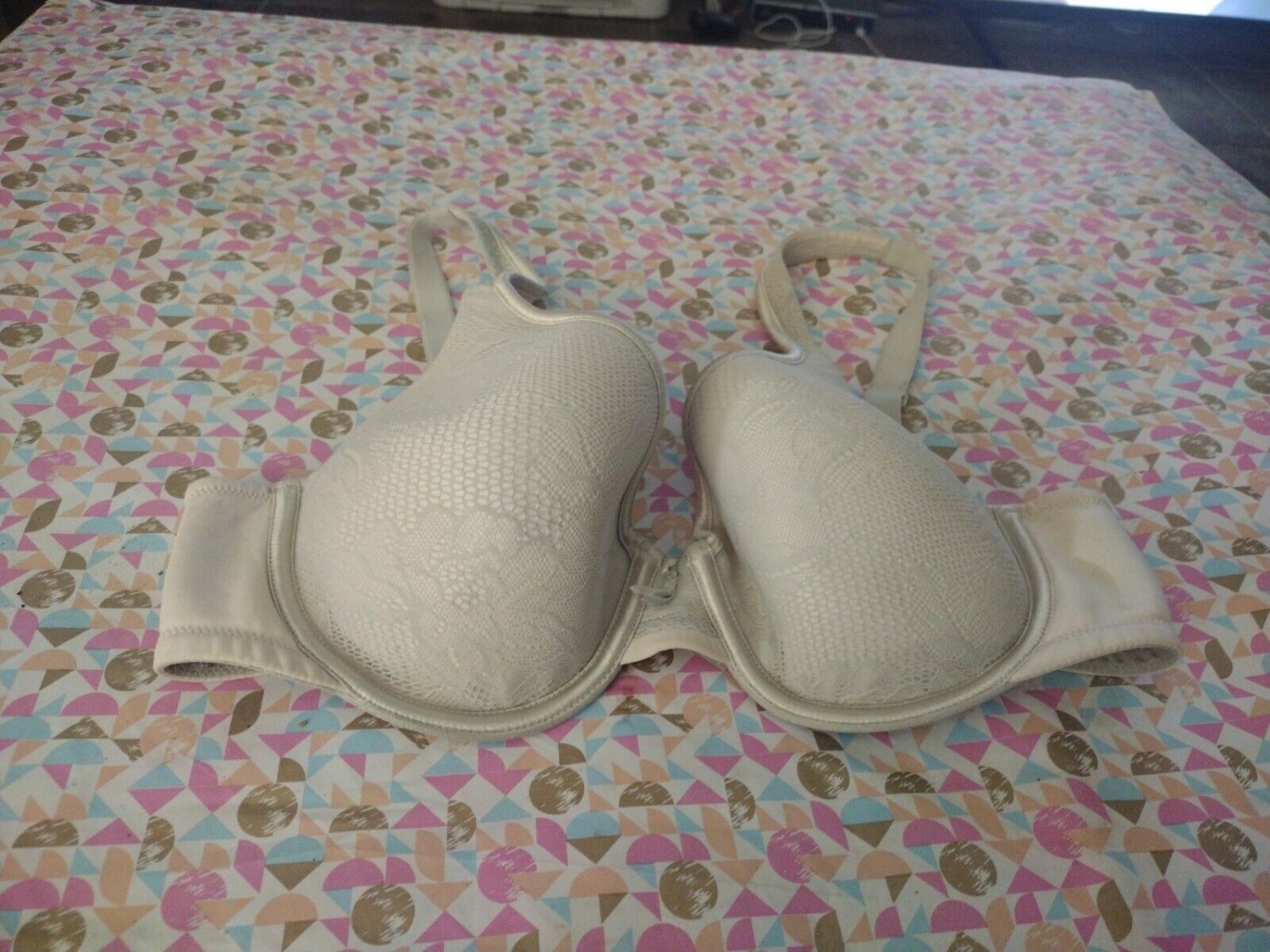 Women's Bra Vanity Fair Brand Size 34D Underwire.