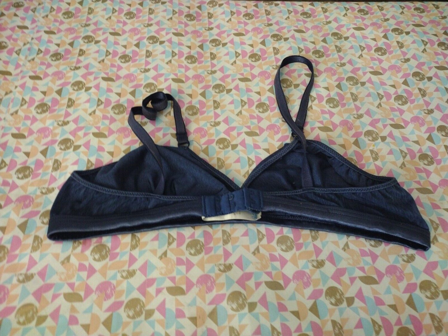Women's Adorable Bra Vanity Fair Brand Size 36 Wire Free.