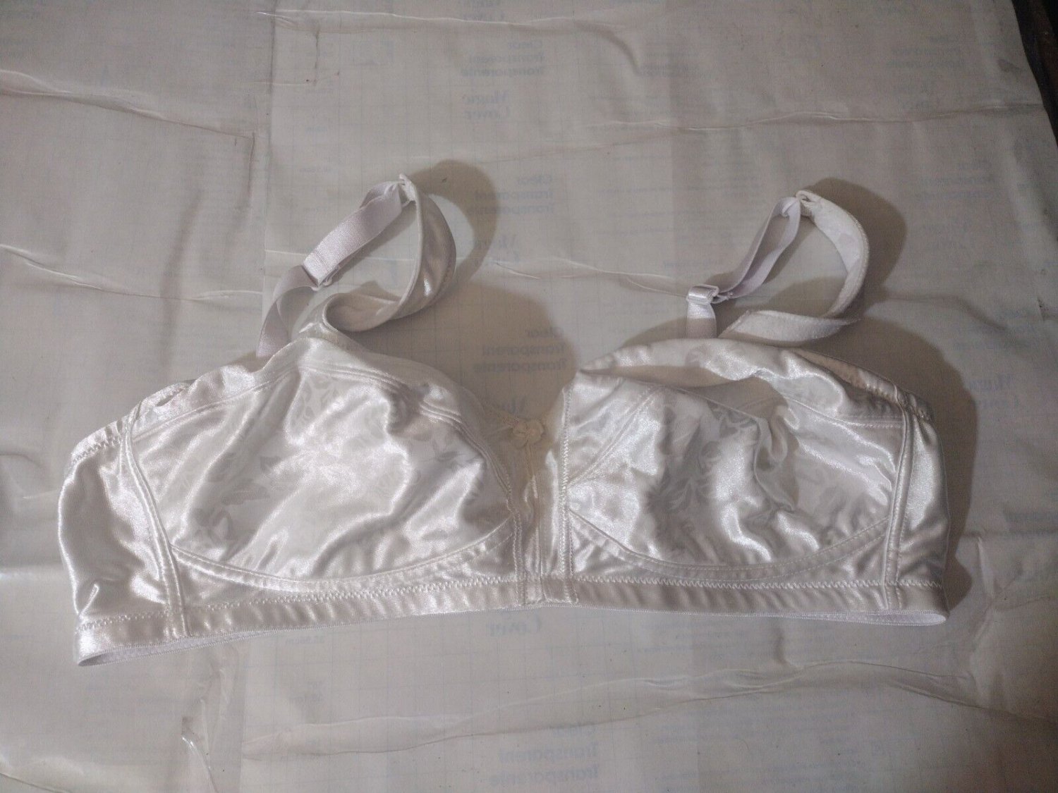 Women's Bra Shiny Glaze Bobbie Brooks Brand Size 40C Wire Free.