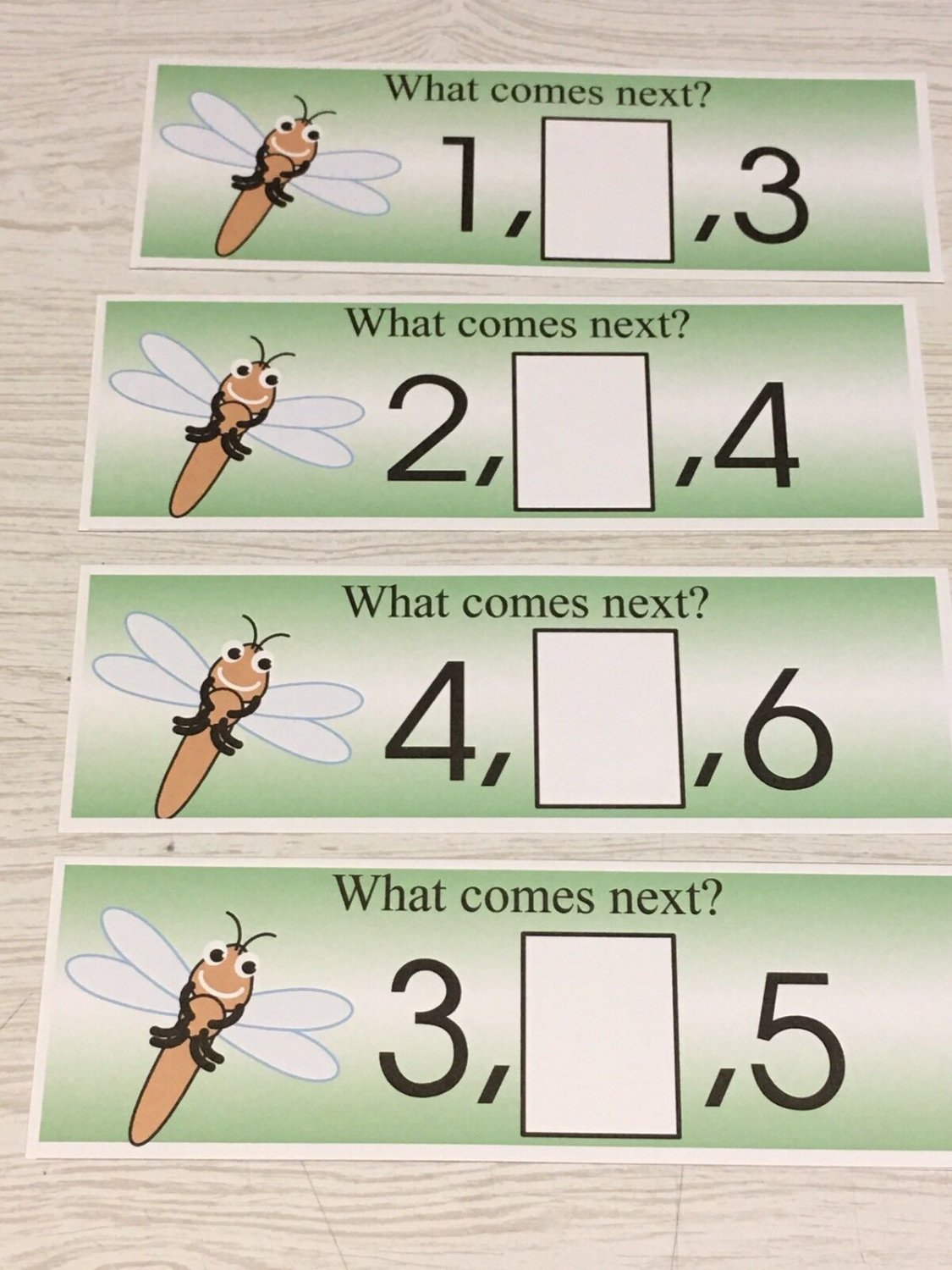 Dragonfly - Numbers - What comes next ? - 21 Laminated cards Activity Set
