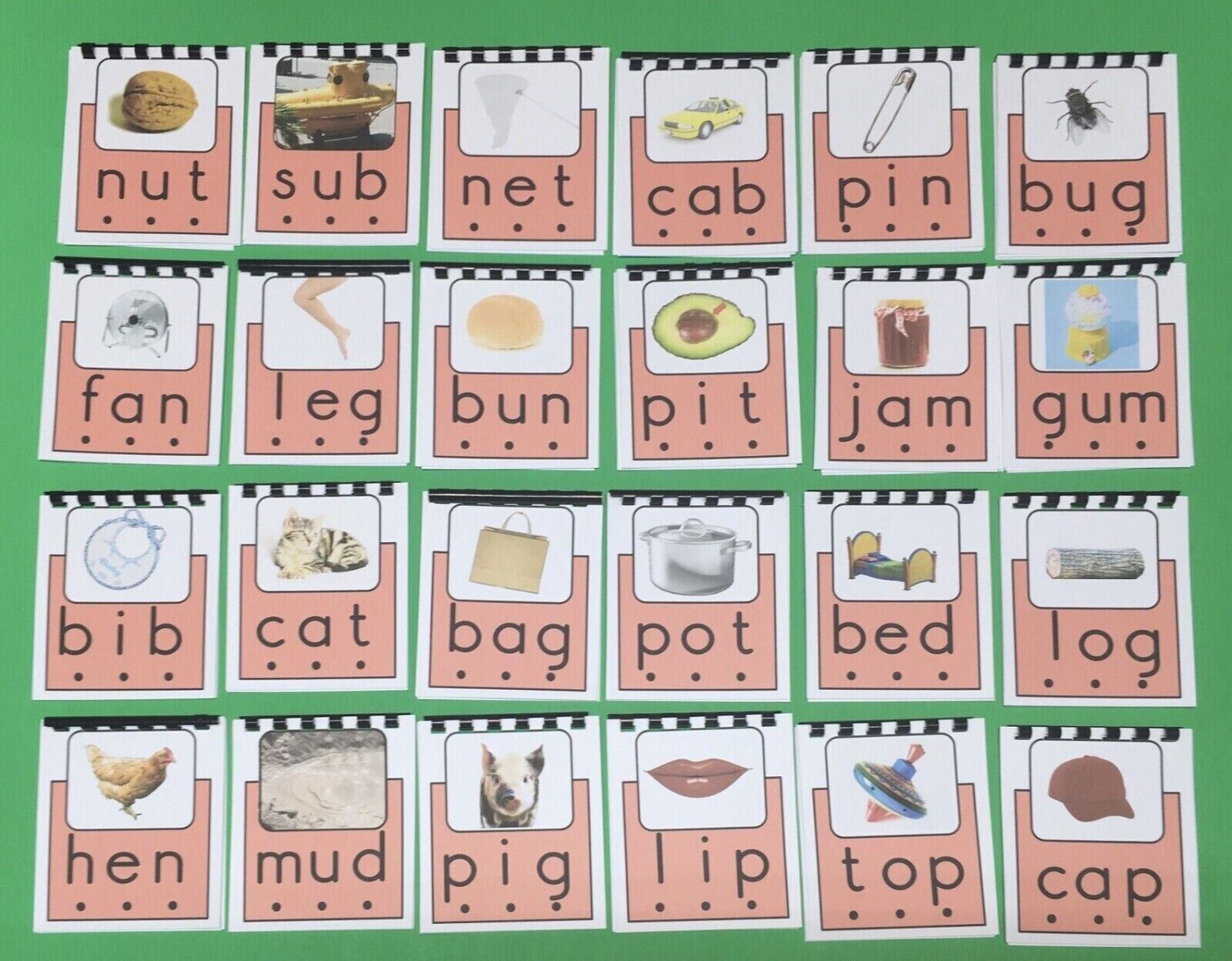 32 CVC Word Families Booklets - Learning To Read Phonics