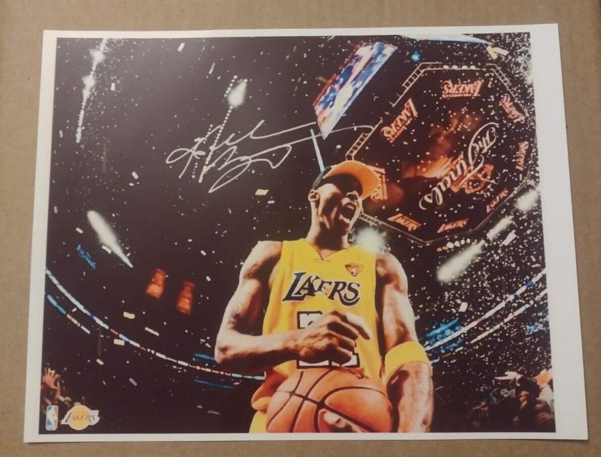 KOBE BRYANT 8.5x11 GLOSSY OLD SCHOOL LAKERS BASKETBALL WALL & LOCKER POSTER