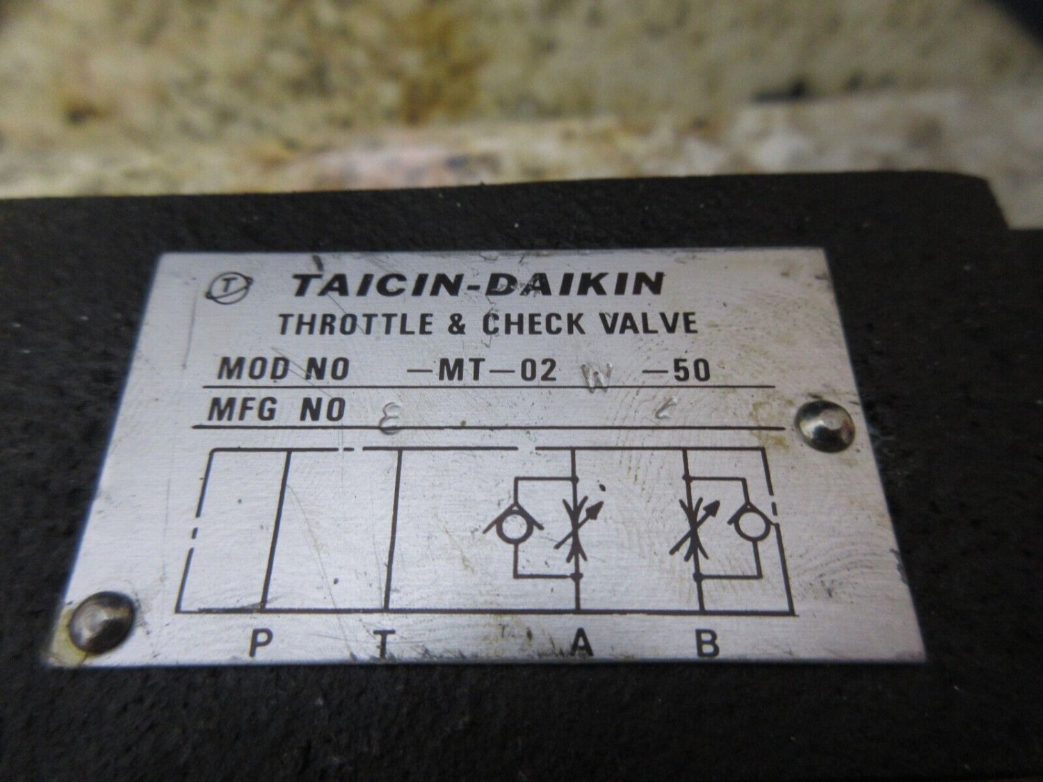 TAICIN-DAIKIN THROTTLE & CHECK VALVE -MT-02W-50 MFG 8 2 LOT OF 3 PIECES