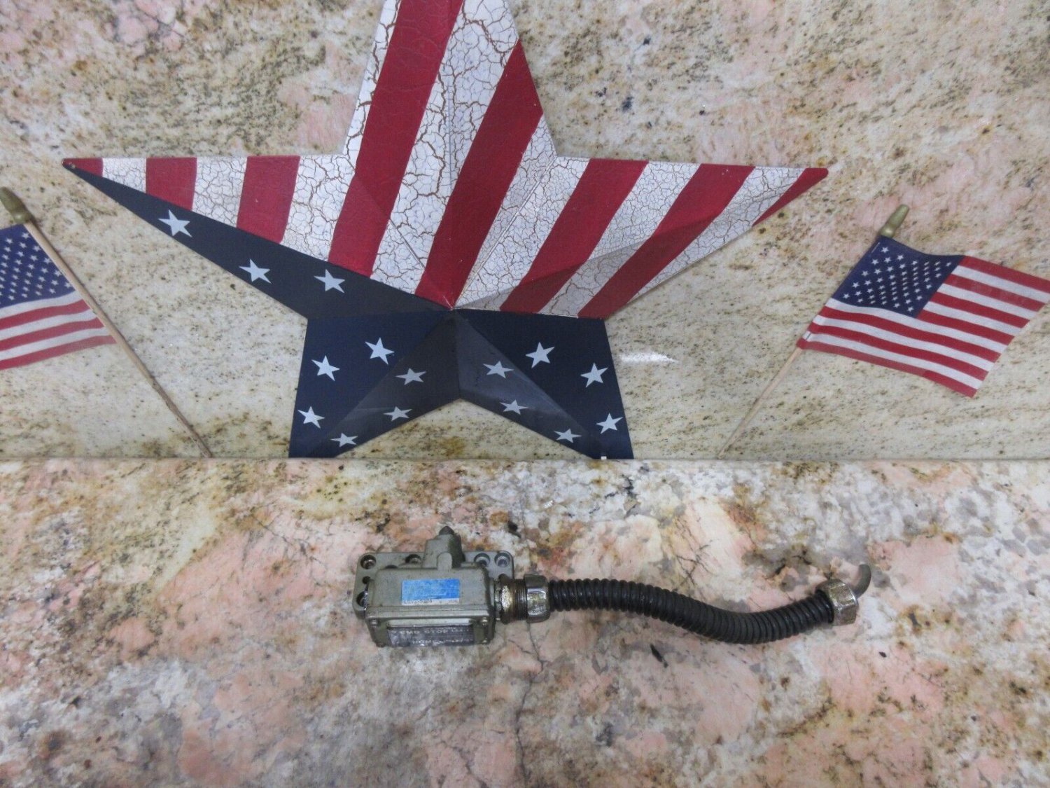 YAMATAKE HONEYWELL SAFETY SWITCH LDVS-5204 9528L LEADWELL DRILL MASTER CNC