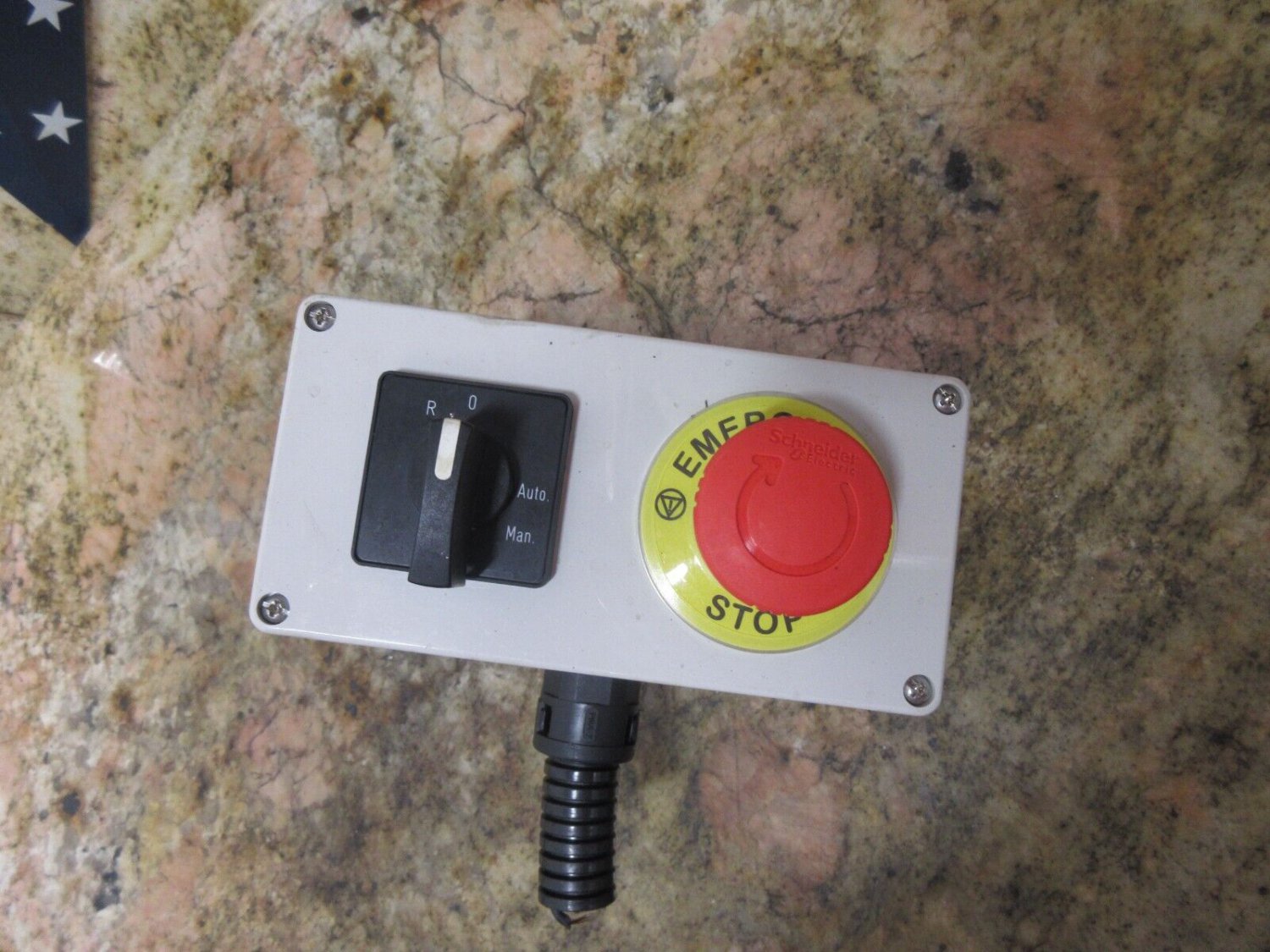 97 HAAS HS-1 CNC HORIZONTAL MILL EMERGENCY STOP BUTTON PANEL CONTROL