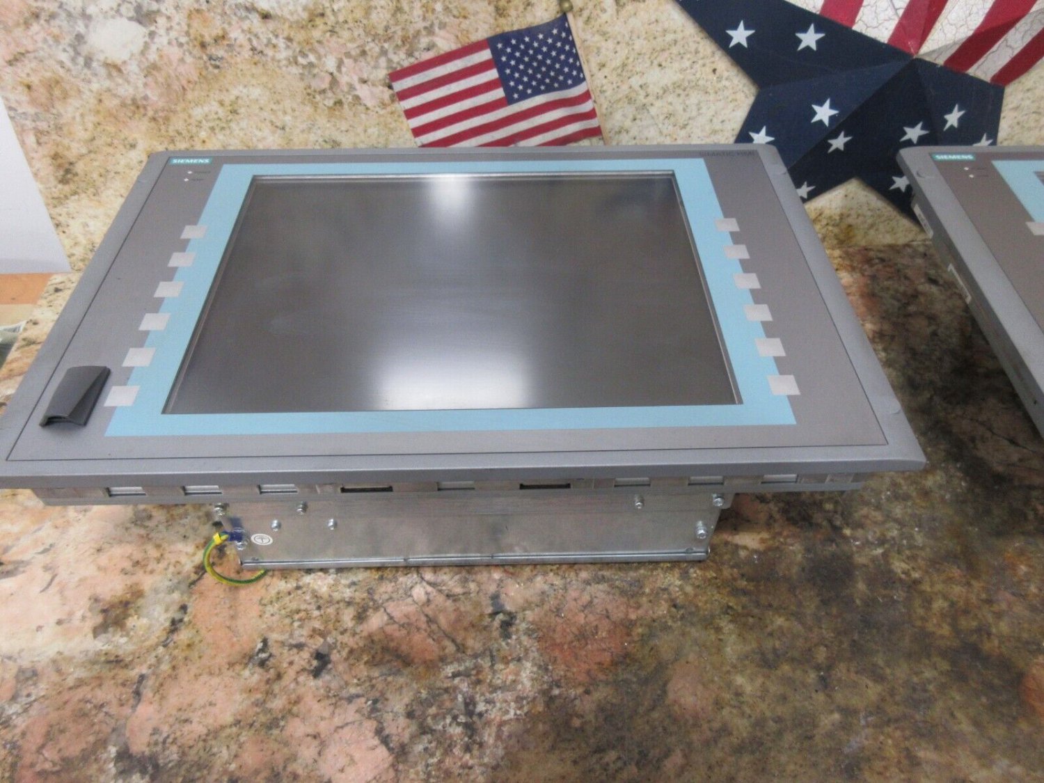 SIEMENS DISPLAY MONITOR SIMATIC HMI IPC677C 6AV7462-2AC33-0BK0 ...