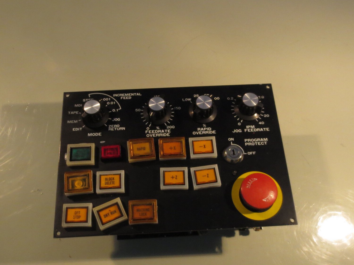 YASKAWA CNC OPERATOR PANEL CONTROL BOARD JZNC-OP27 DF8301692 JZNC-0P27