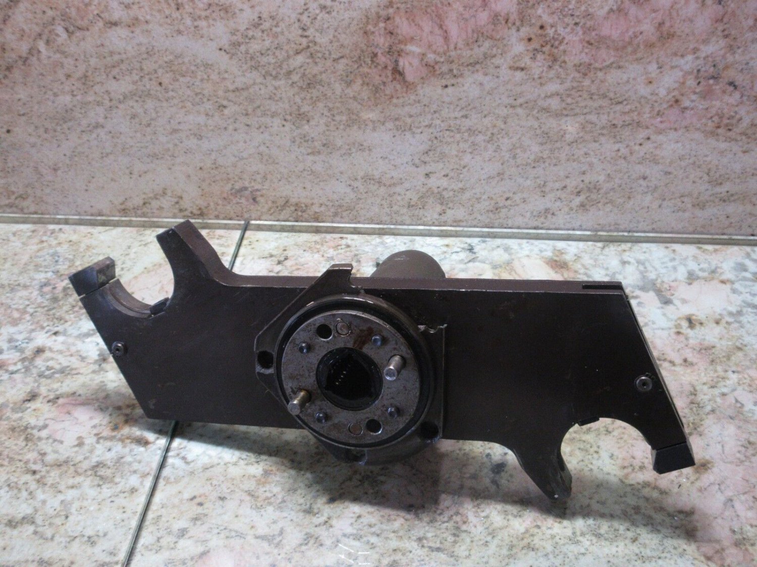 HITACHI SEIKI VK45 CNC VERTICAL MILL ATC CAROUSEL TOOL CHANGER ARM