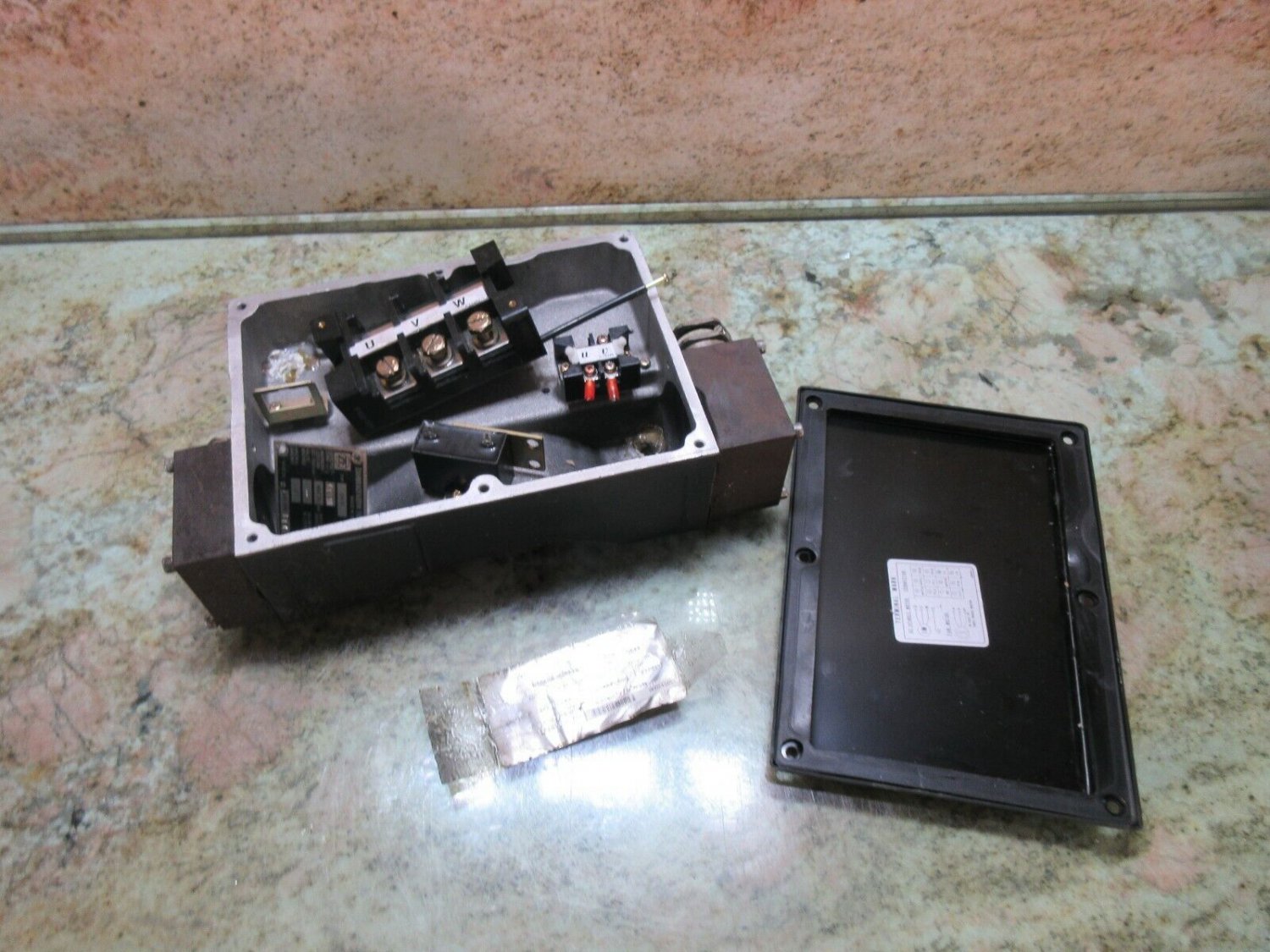 YASKAWA SPINDLE MOTOR WIRE TERMINAL BOX UAASKA-212CA13 9" N.N5678-1