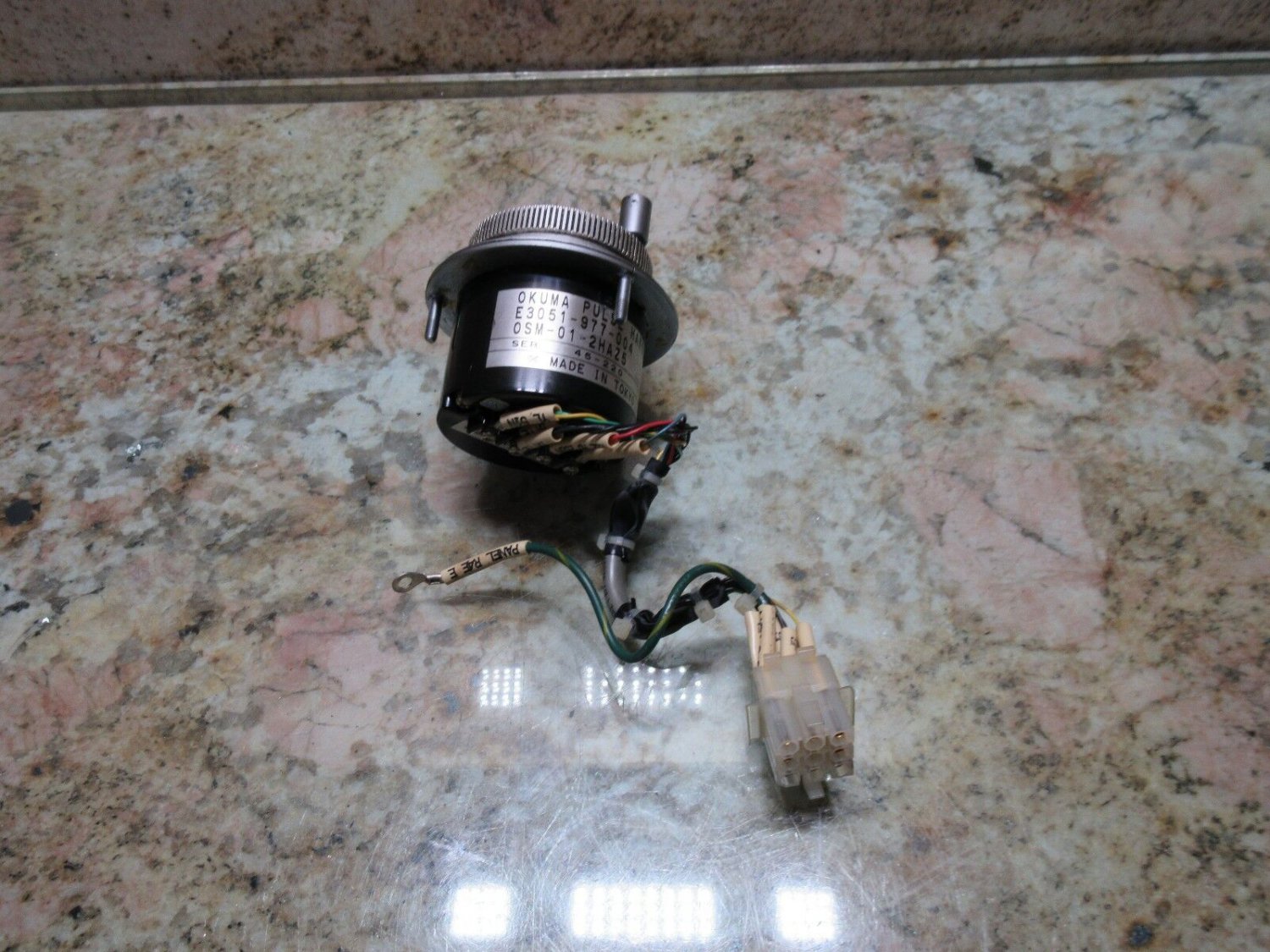 OKUMA PULSE HANDLE E3051-977-004 OSM-01-2HAZ5 CNC ENCODER