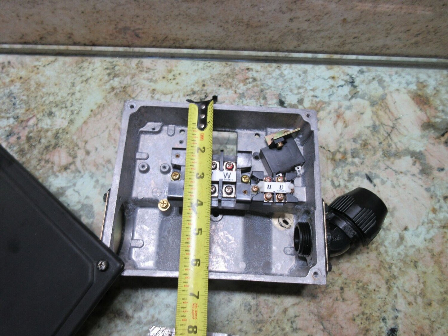 YASKAWA AC SPINDLE MOTOR TERMINAL MARK UAASKA-06DBM12 N.T5556-1 WIRE BOX