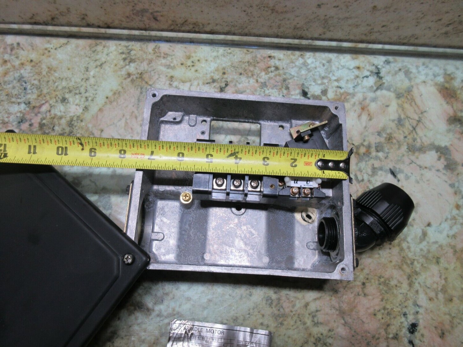 YASKAWA AC SPINDLE MOTOR TERMINAL MARK UAASKA-06DBM12 N.T5556-1 WIRE BOX