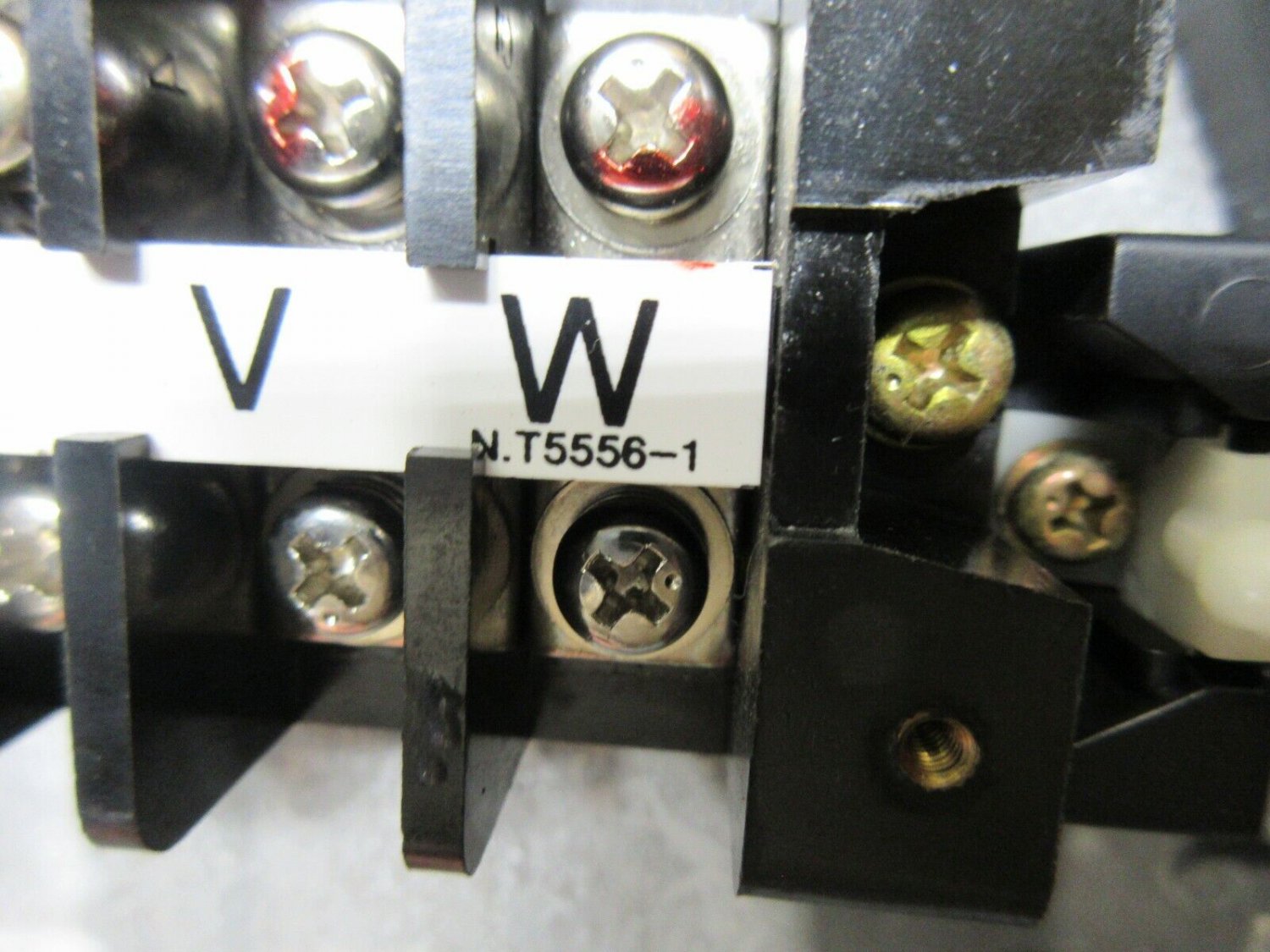 YASKAWA AC SPINDLE MOTOR TERMINAL MARK UAASKA-06DBM12 N.T5556-1 WIRE BOX