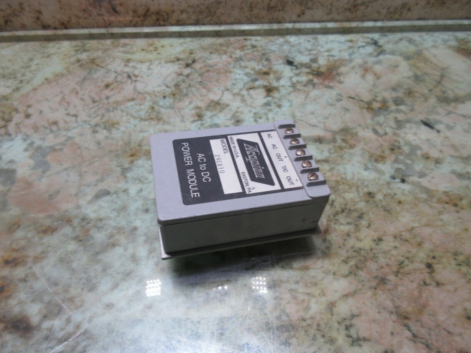 ACOPIAN AC TO DC POWER MODULE MODEL 24EB10 EB35DIN