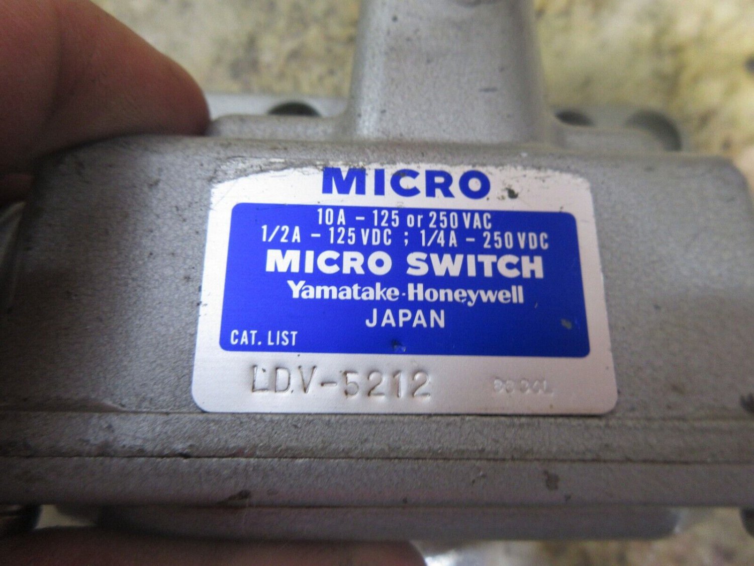YAMATAKE MICRO SWITCH LDV-5212 10A-125 250VAC