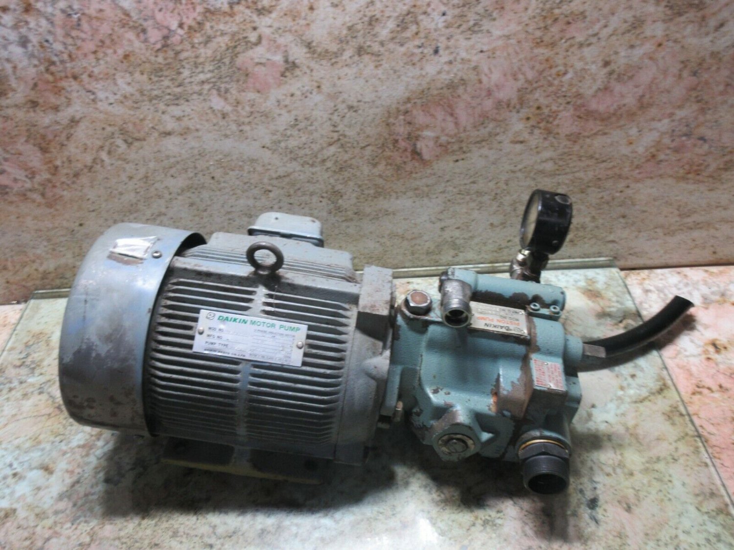 DAIKIN HYDRAULIC OIL MOTOR M15A1X-2-30 PUMP V15A1RX-40 V15 A1RX-40 WARRANTY