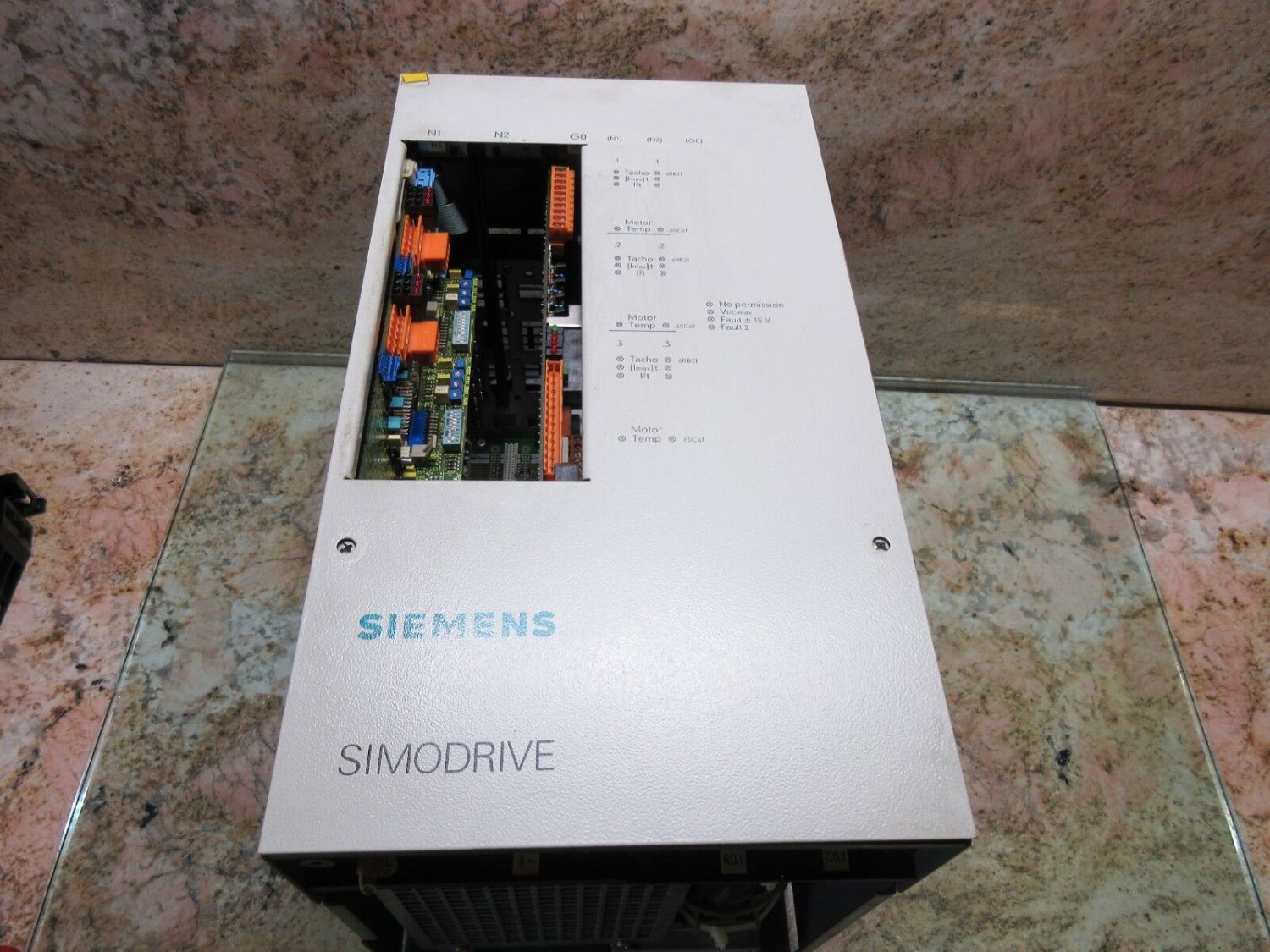 SIEMENS SIMODRIVE FABR.-NR: T049M052 MLFB: 6SC 6101-2B-Z Z= 2XA18+N12 ...