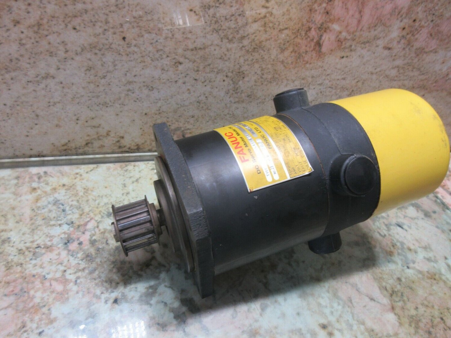 FANUC DC SERVO MOTOR MODEL 0M A06B-0641-B011 2000M M-461202 MORI SEIKI SL-0