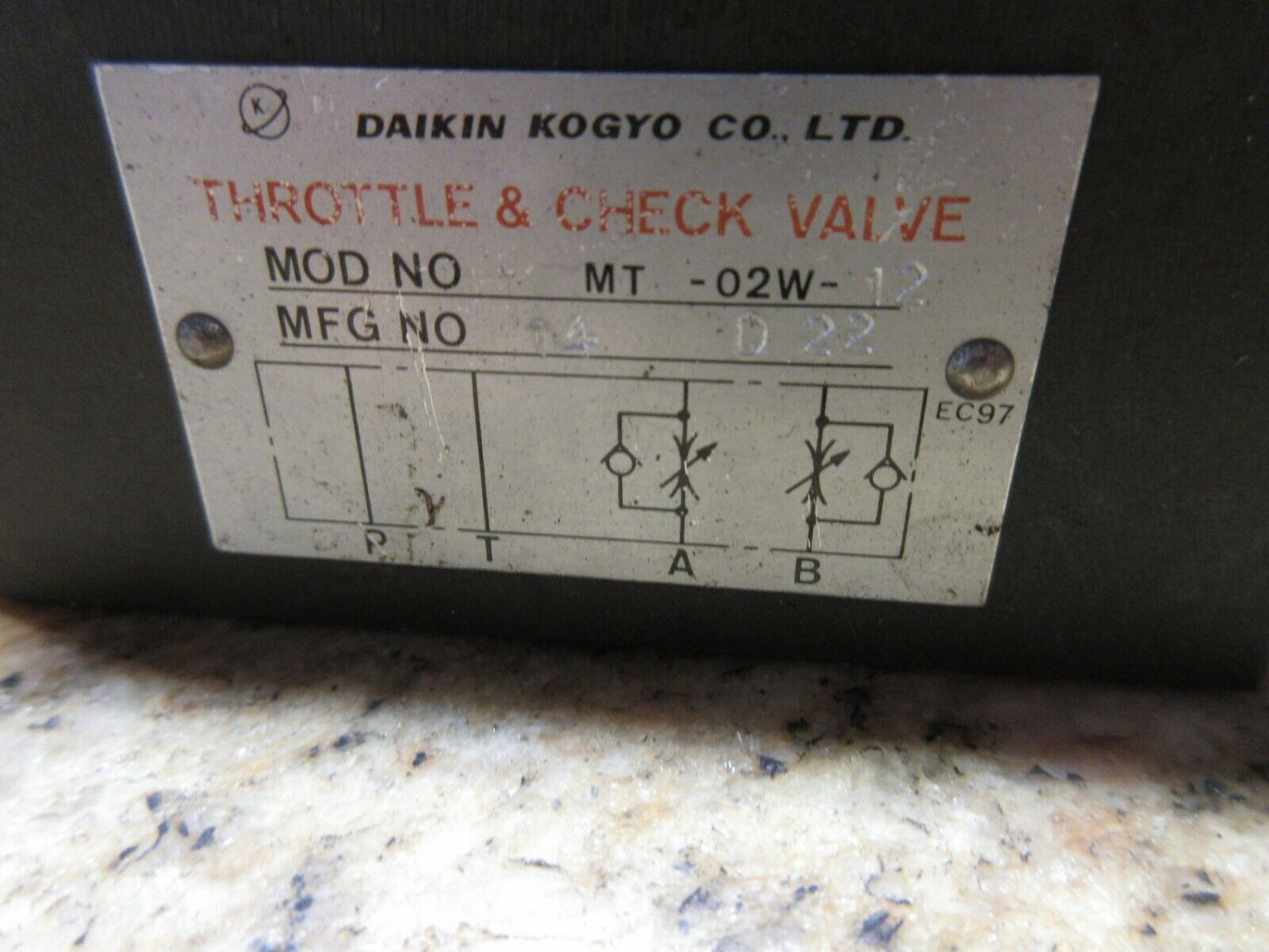DAIKIN THROTTLE & CHECK VALVE MOD NO MT-02W-12 MFG 14 D22 EC97