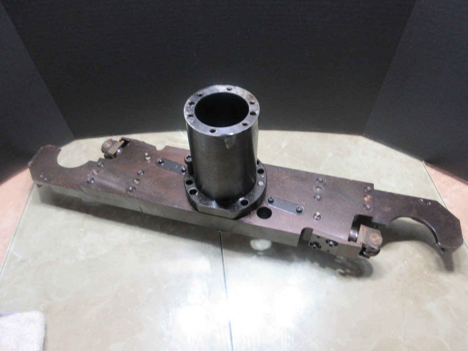 1996 OKUMA MC-500H CNC HORIZONTAL MILL TOOL CHANGER CAROUSEL ATC ARM