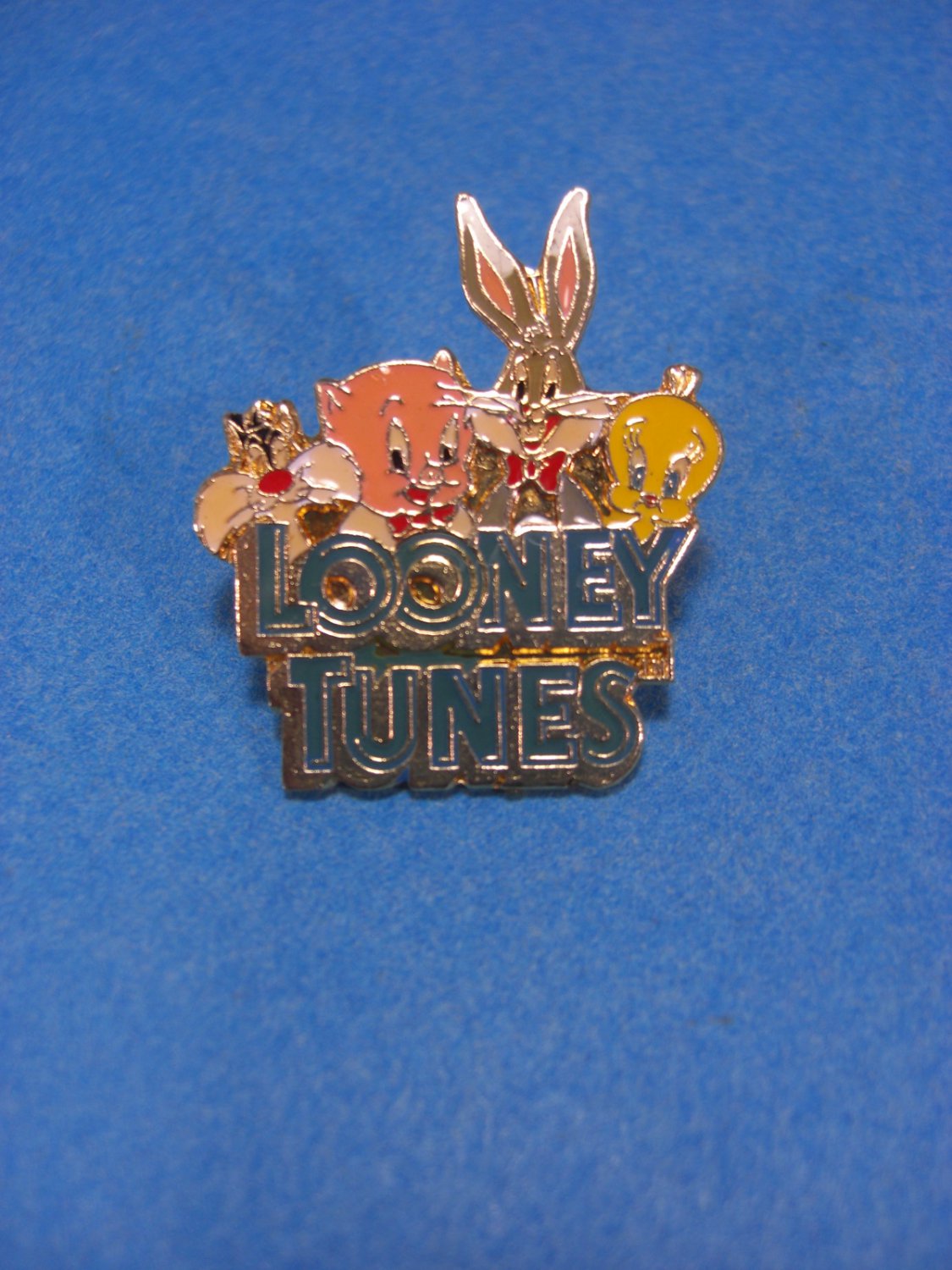 Looney Tunes Pin Bugs Bunny~Porky Pig~Sylvester Tweety Bird