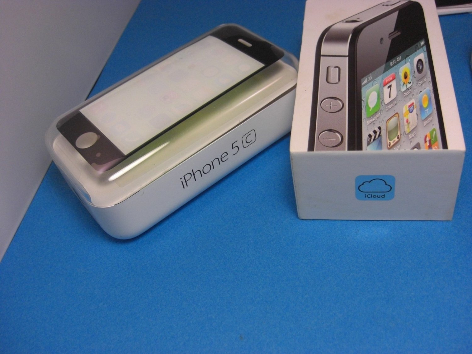 Lot of 2 iPhone Boxes Empty Plus 1 Box IPod Nano 8 GB