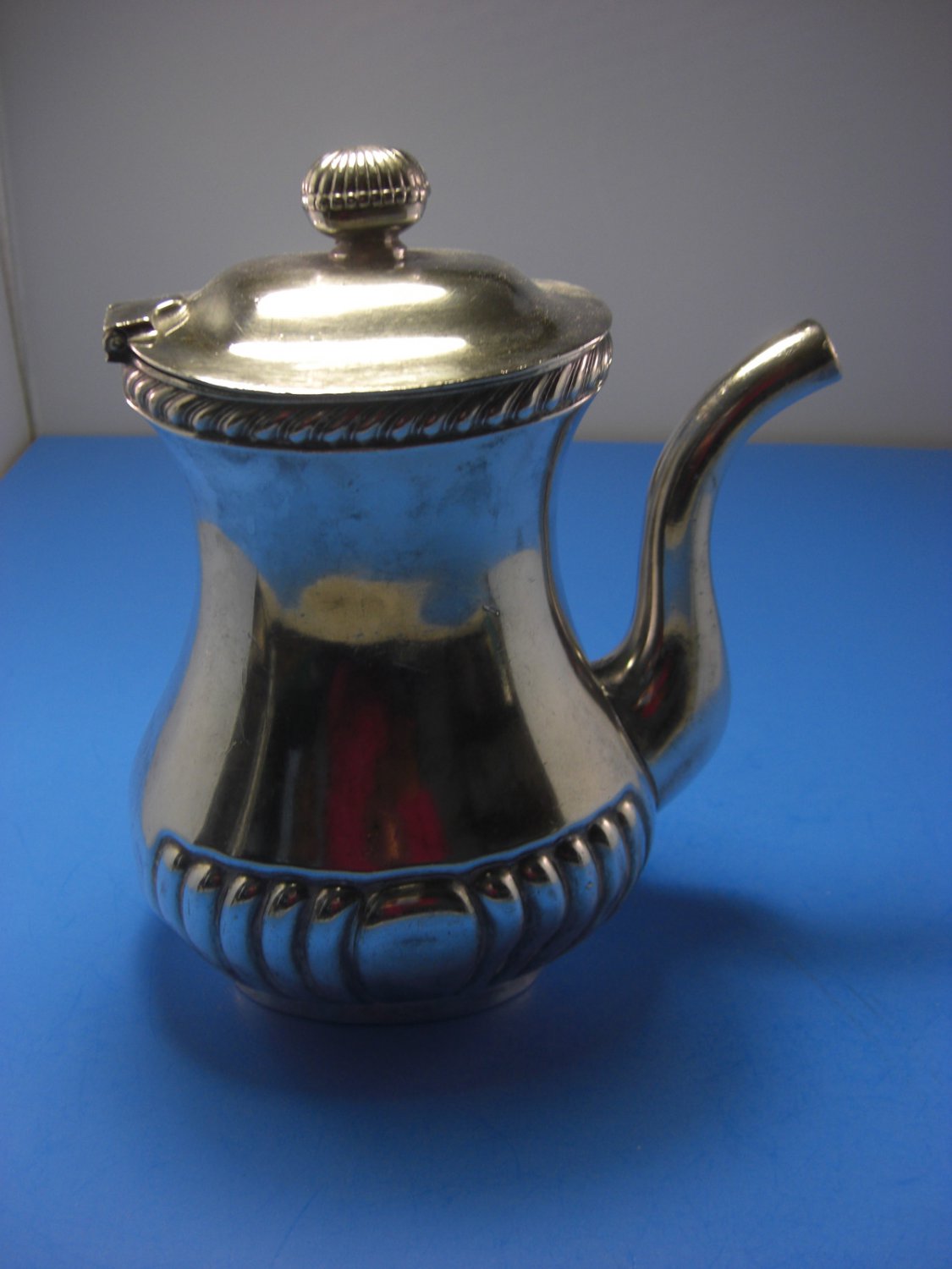 International Silver Co. Tabletop Coffee or Tea Serving Pot #1260