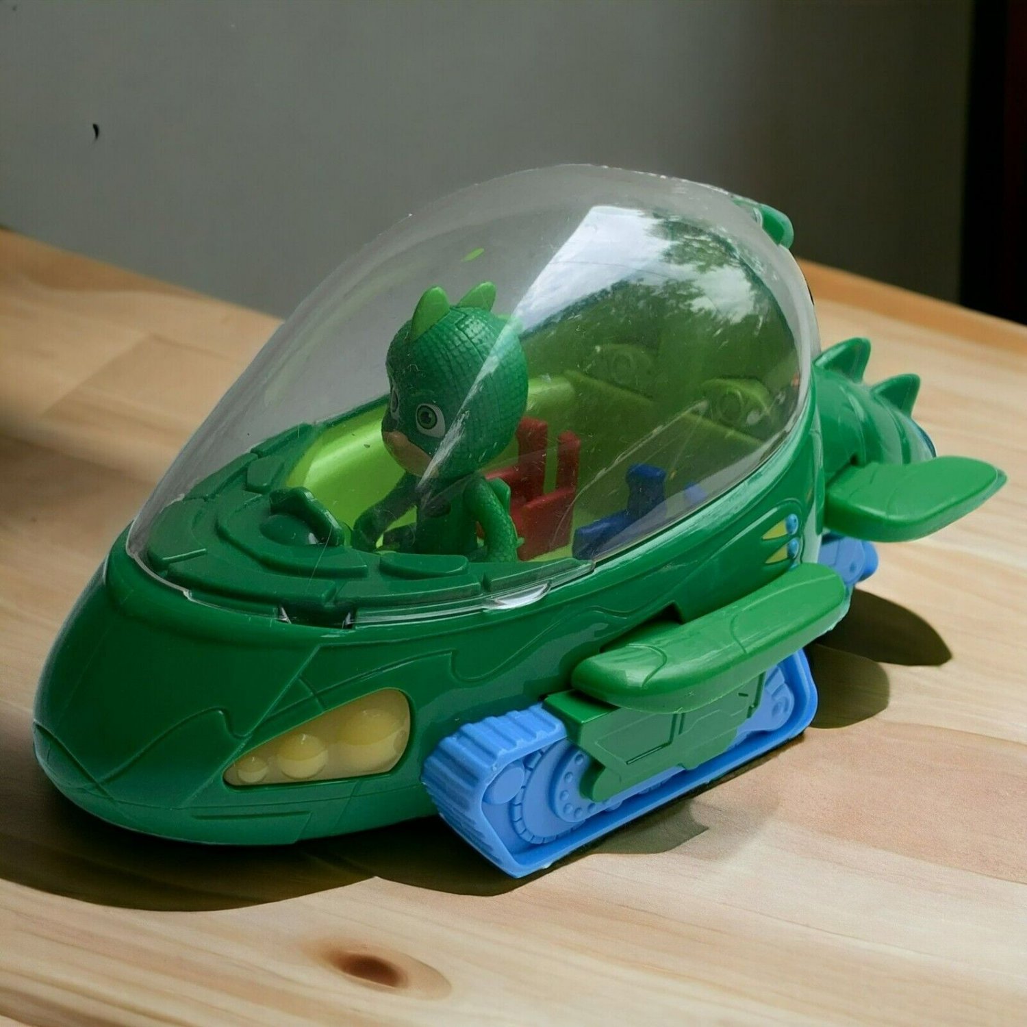 PJ Masks Deluxe Gekko Mobile & Gekko Figure, Lights and Sound