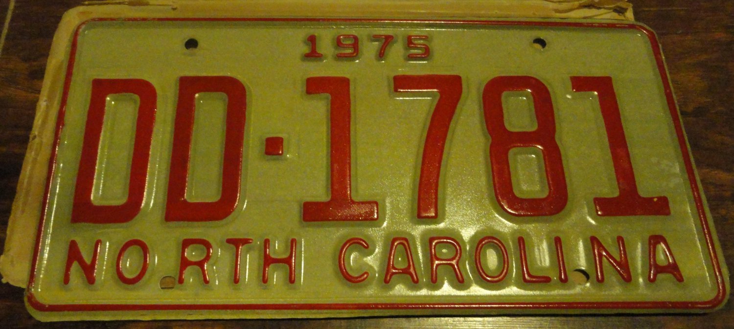 NOS 1975 North Carolina passenger truck license plate DD 1781 new old stock