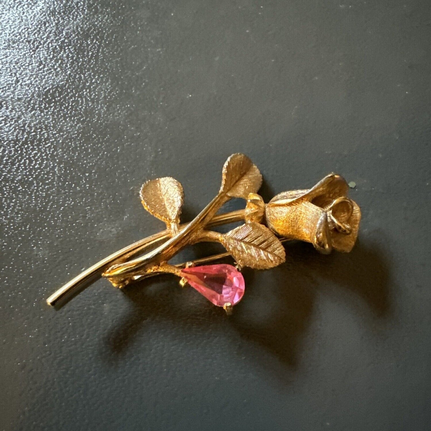 Vintage Avon Rose Flower w/ Pink Rhinestone BROOCH PIN Gold Tone