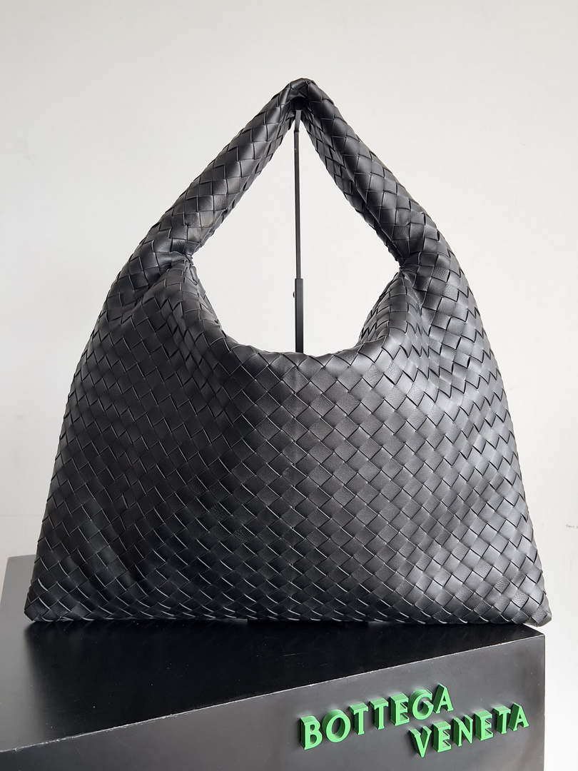 bottega veneta bv 763970 large hop fondant bag black