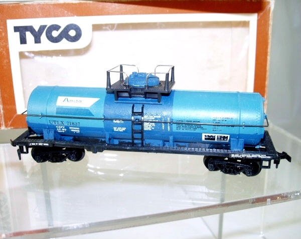 Tyco HO Scale Amstar 40FT. Single-Dome Chemical Tank Car#UTLX71837