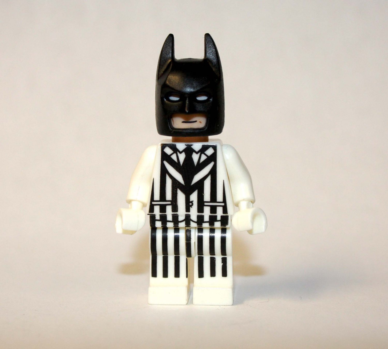 1 Batman Black and White Suit DC Comic Superhero Minifigure Block Toys