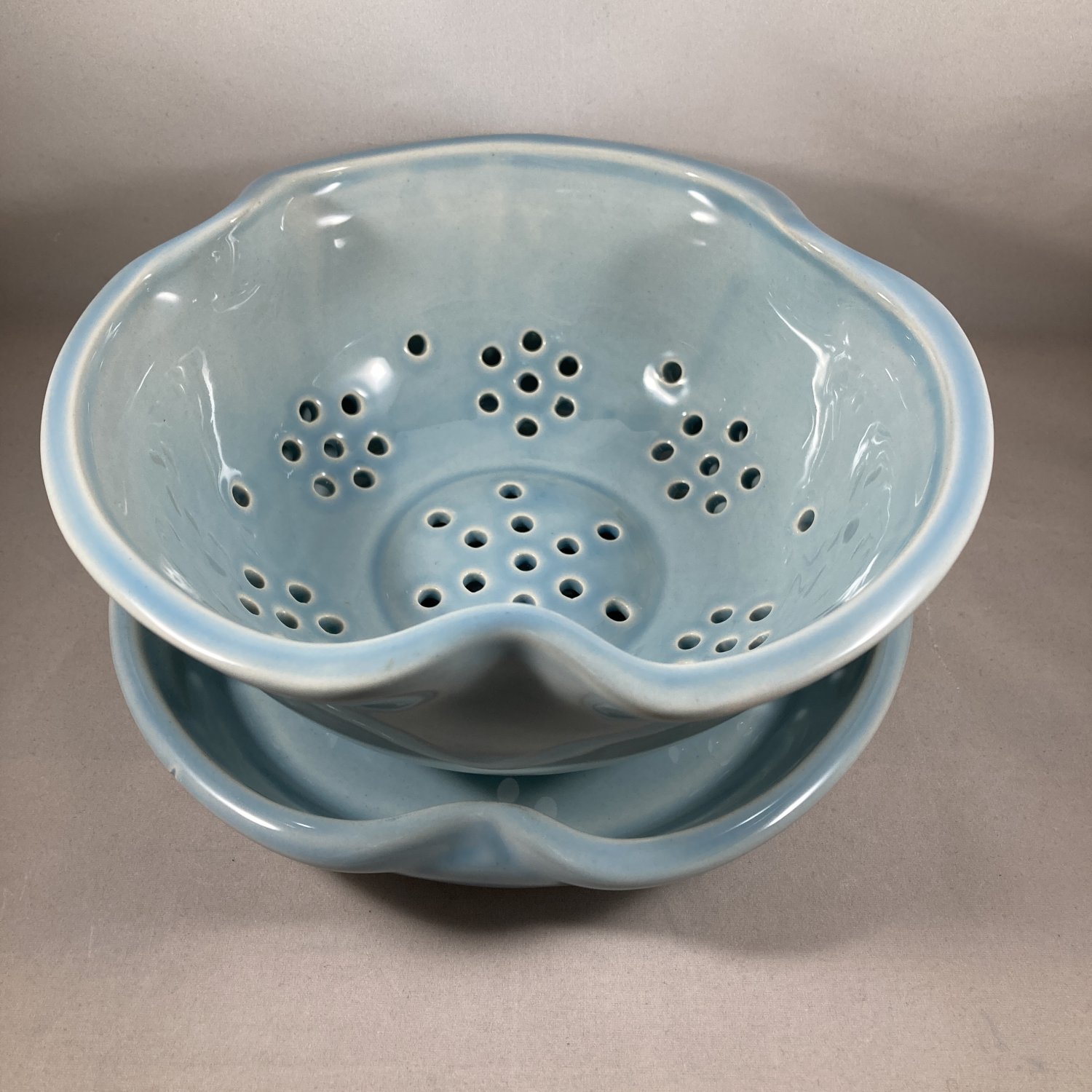 Saparna Berry Colander with Under Plate Rommel Nueva Sky Blue Porcelain EUC