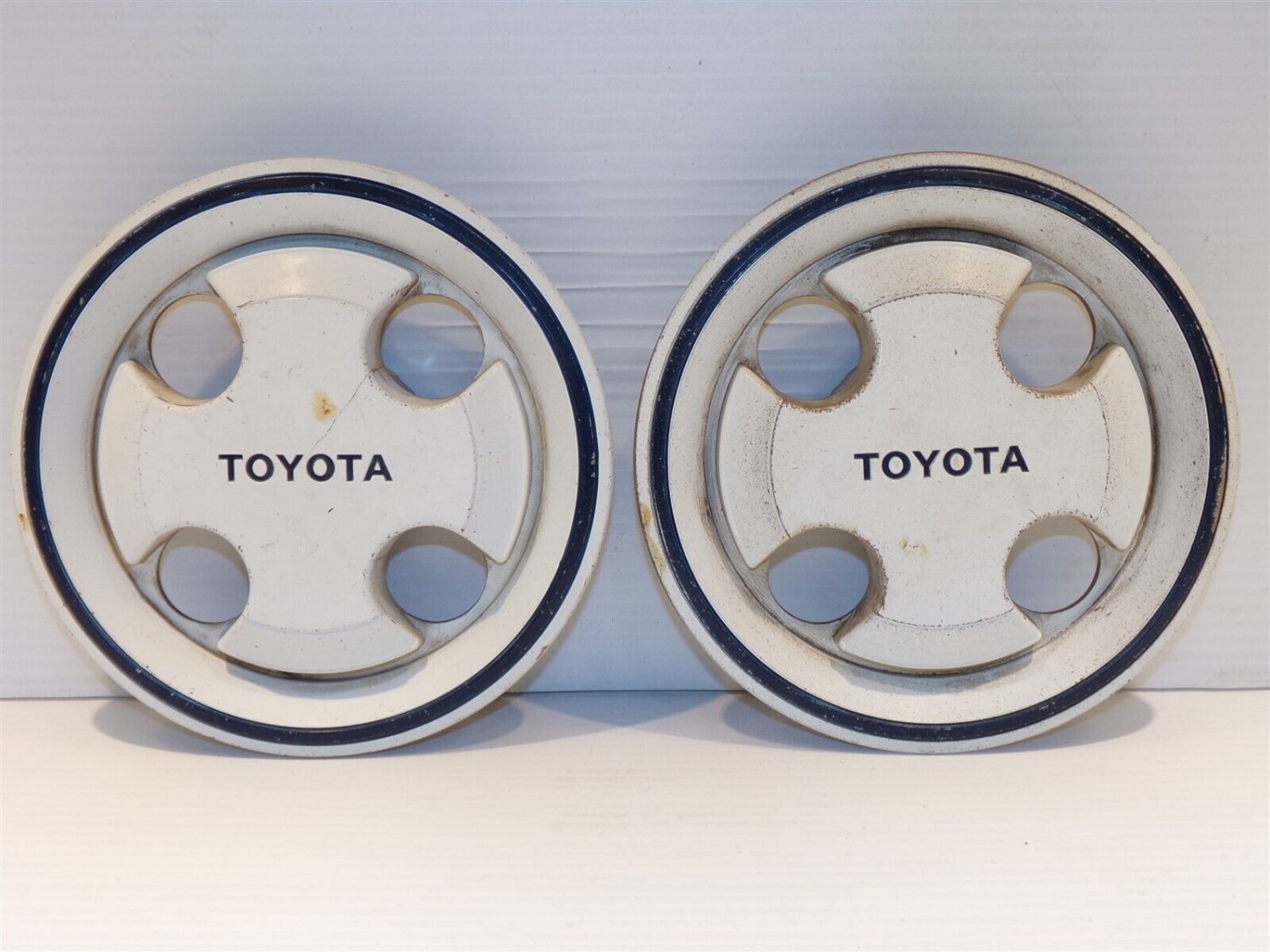 1983 84 85 86 87 Toyota Corolla Tercel Wheel Center Caps 6139 OEM Pair