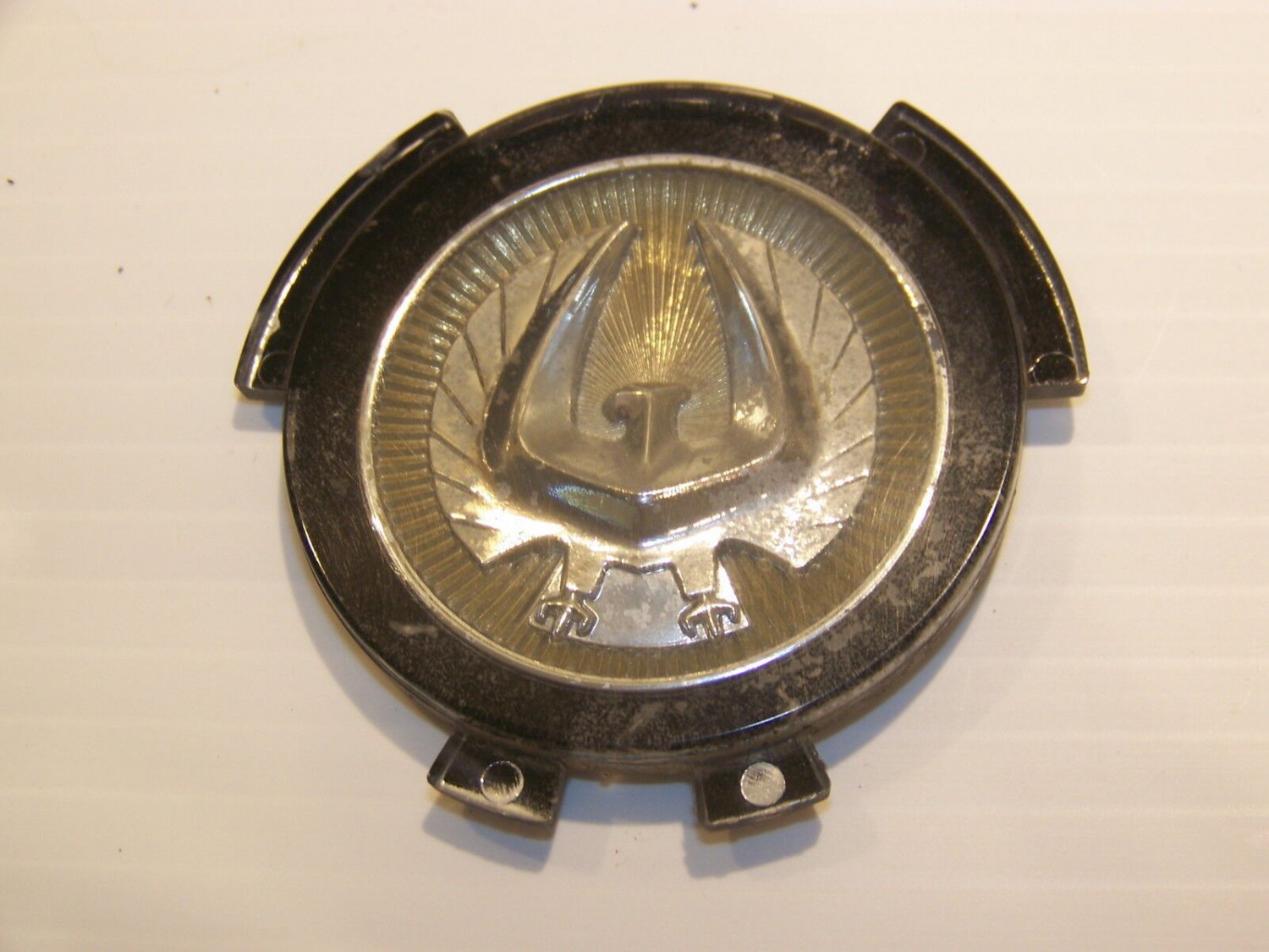 1978 1979 CHRYSLER IMPERIAL HUBCAP EMBLEM OEM