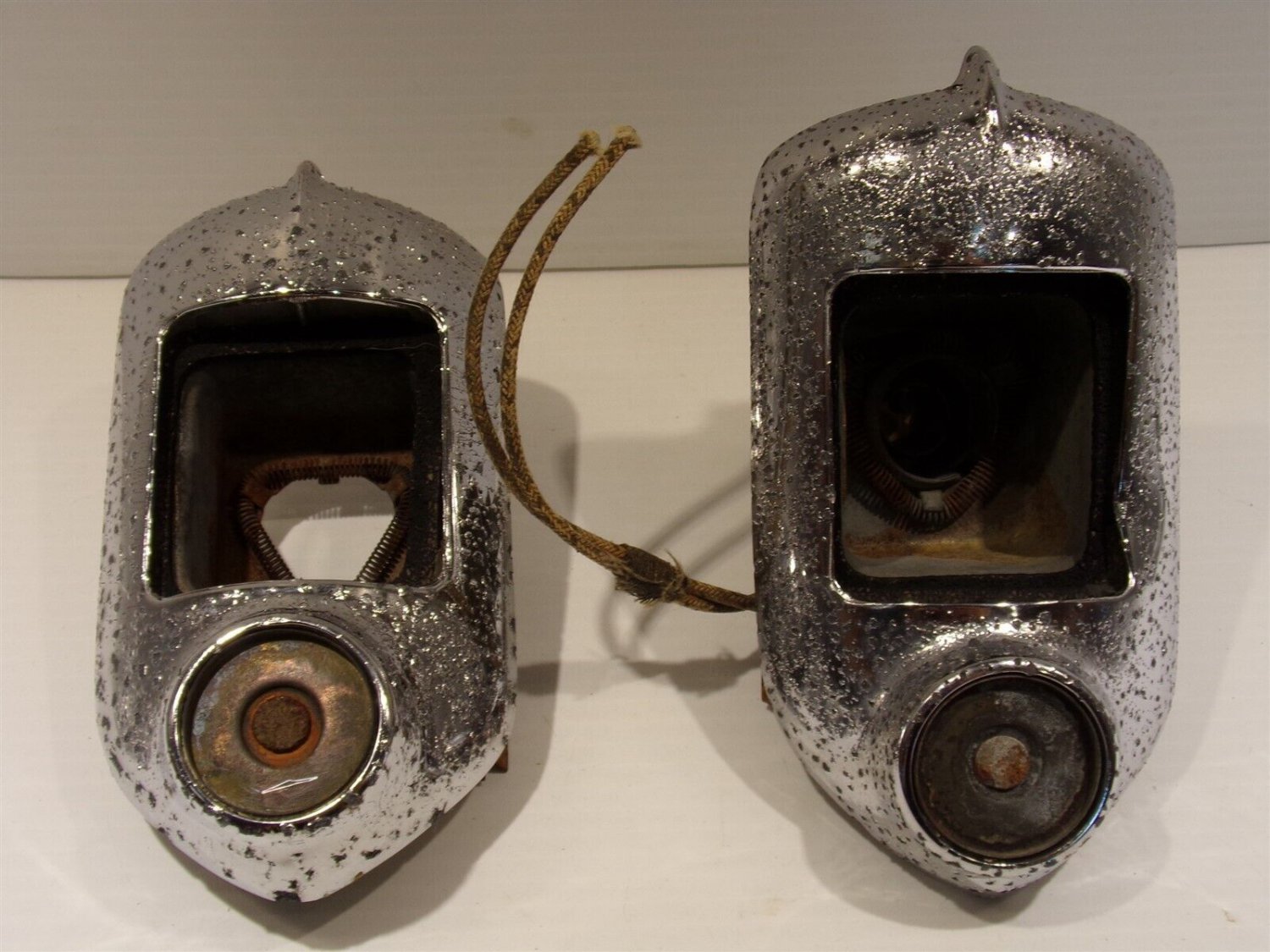 1951 1952 Chevrolet Taillight Bezels OEM Guide R1-51 Pair