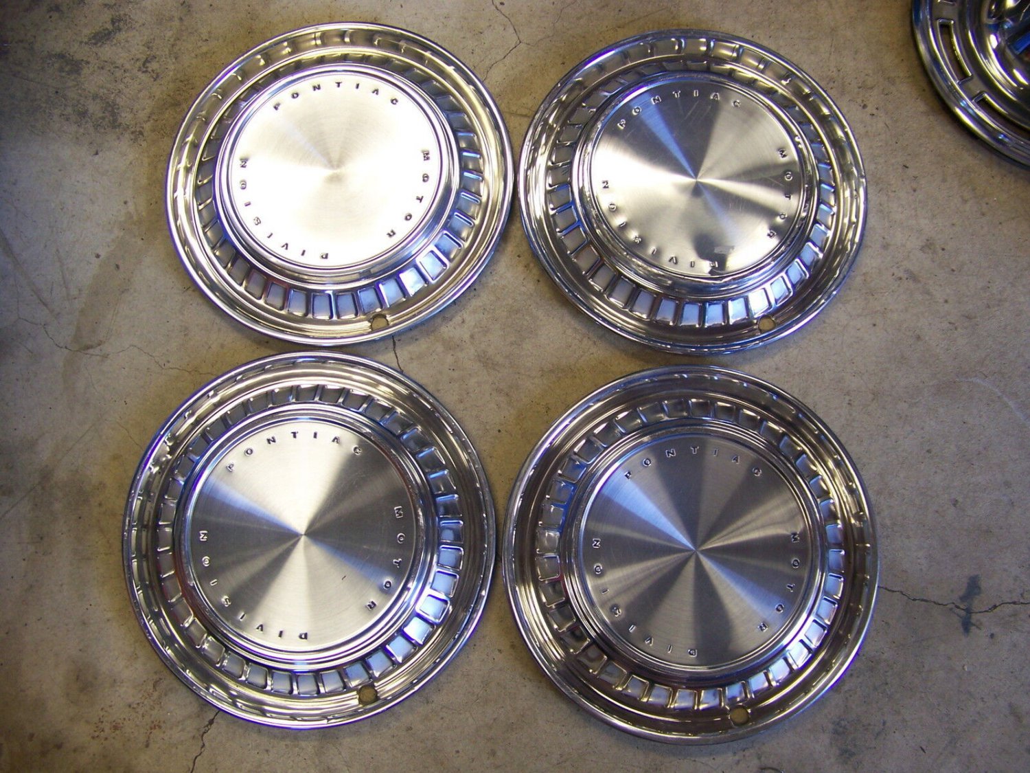1960 PONTIAC 14 INCH HUBCAPS WHEEL COVERS BONNEVILLE (4)