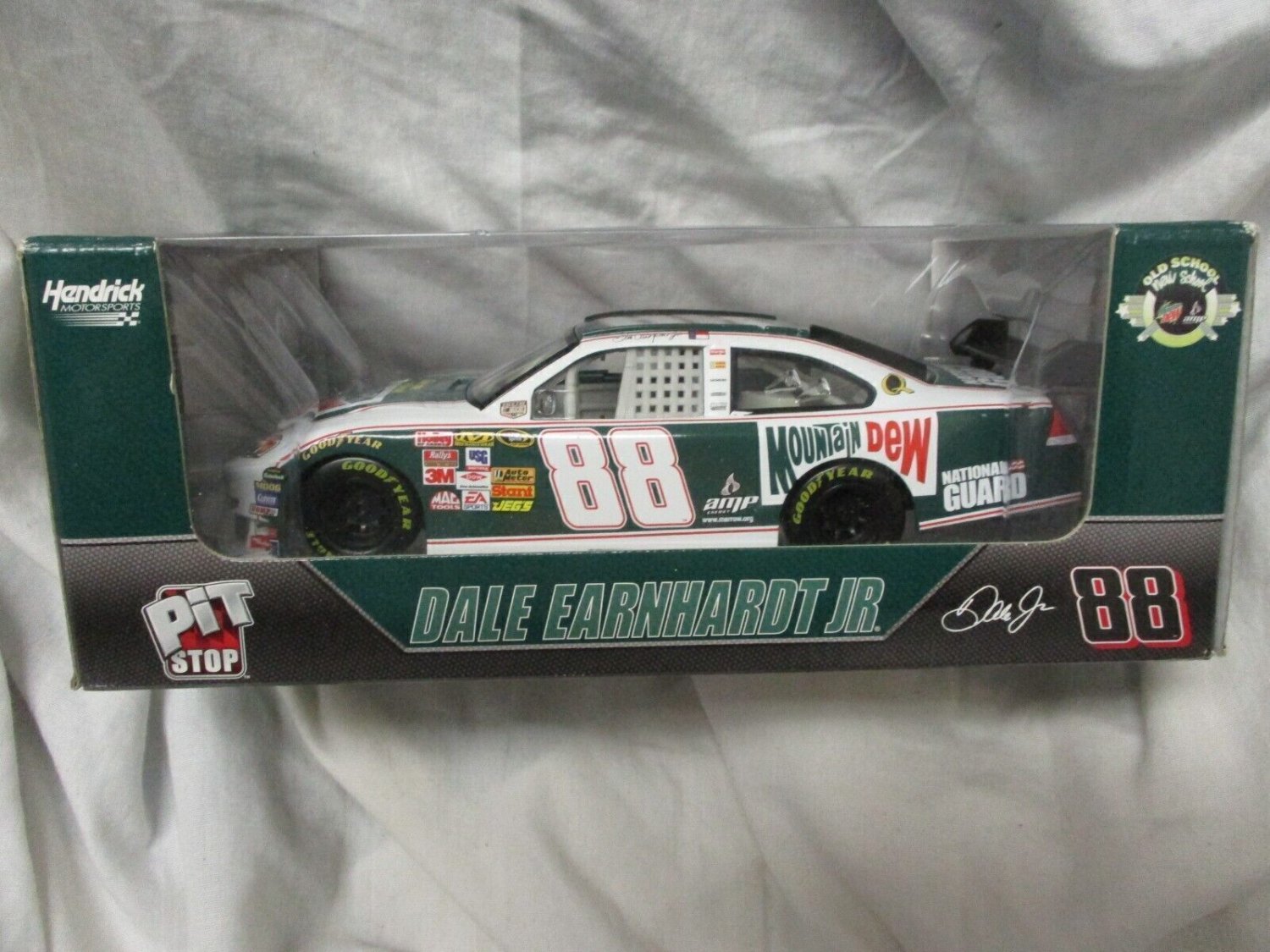 HENDRICK Dale Earnhardt Jr. AMP MOUNTAIN DEW 88 Pit Stop 1/24 JR NATION