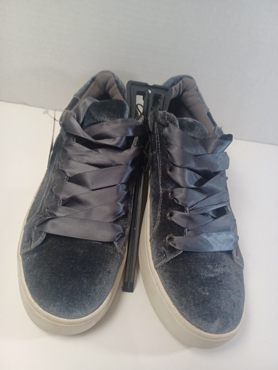 Womens BIG BUDDHA Blush gray Velvet Ribbon Laces Sneakers Shoes Size 10