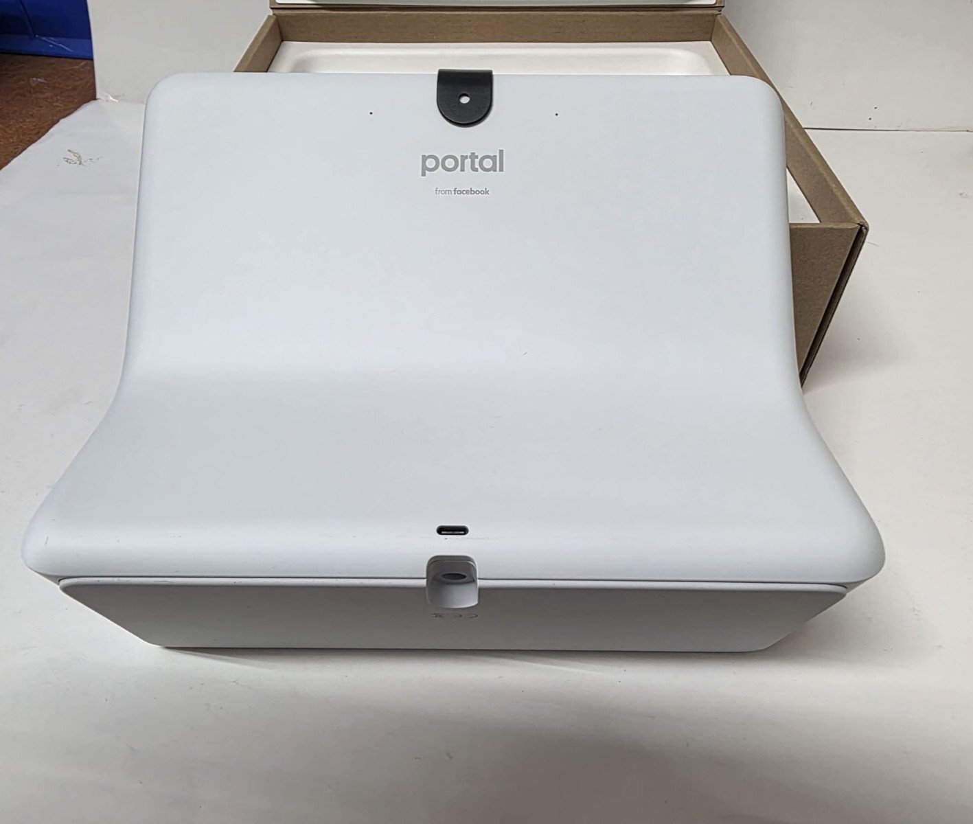 Facebook 10.1" Portal Smart with Alexa White B81AO1WUS - NOB