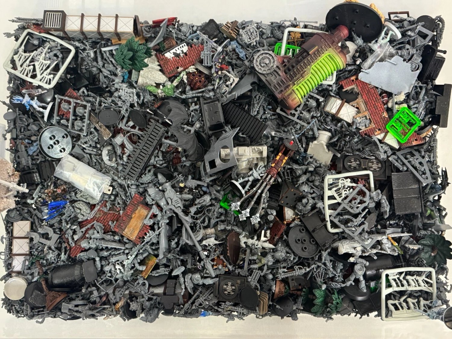 8oz Bag of Bits / Warhammer 40k / Age of Sigmar / Random Miniatures