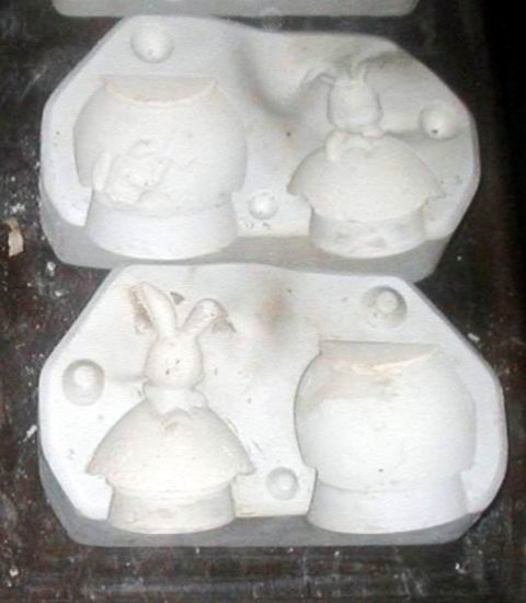 CERAMIC MOLD BUNNY ON AN EGG TRINKET BOX SCIOTO 1977