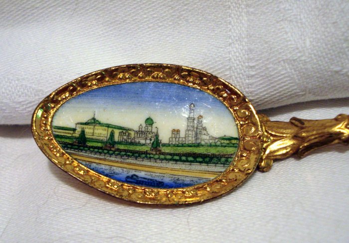 Mockba Moscow souvenir spoon painted bowl and crown gold tone1267vf