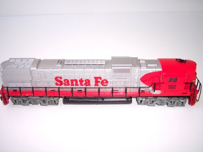 Tyco Santa Fe Large Diesel Locomotive 1102 Model RR Train