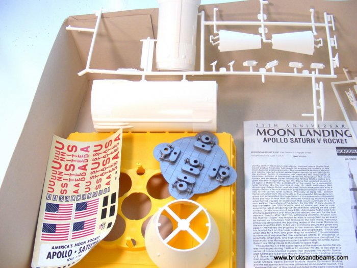 Monogram 5082 1/144 Apollo Saturn V Rocket 1995 in Box Model