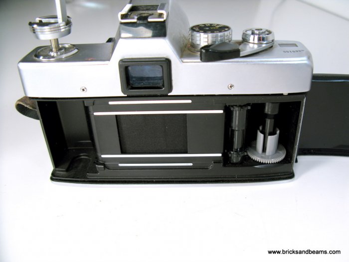 Minolta SRT MC-II 35mm SLR Film Camera with 50mm Lens and Flash