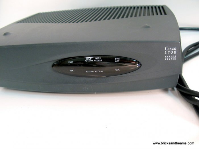 Cisco 1700 Series Router 1720 with ISDN Module T-C31-00-1019