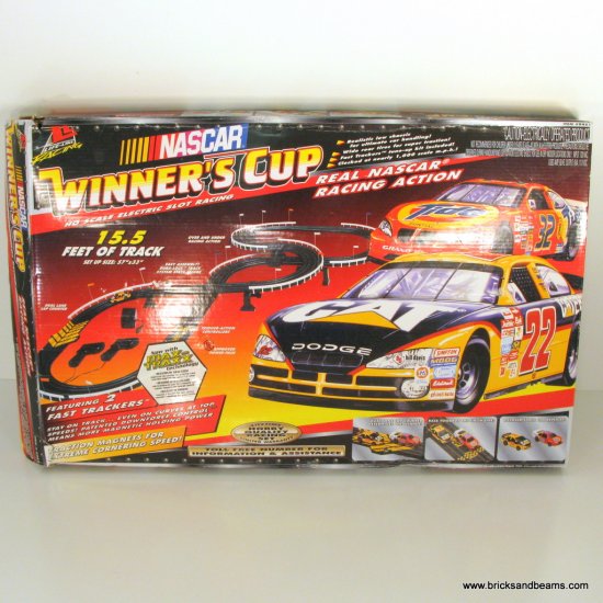 Lifelike 2003 Nascar Winner's Cup Slot Car Set 9481 with Cars 22 and 32